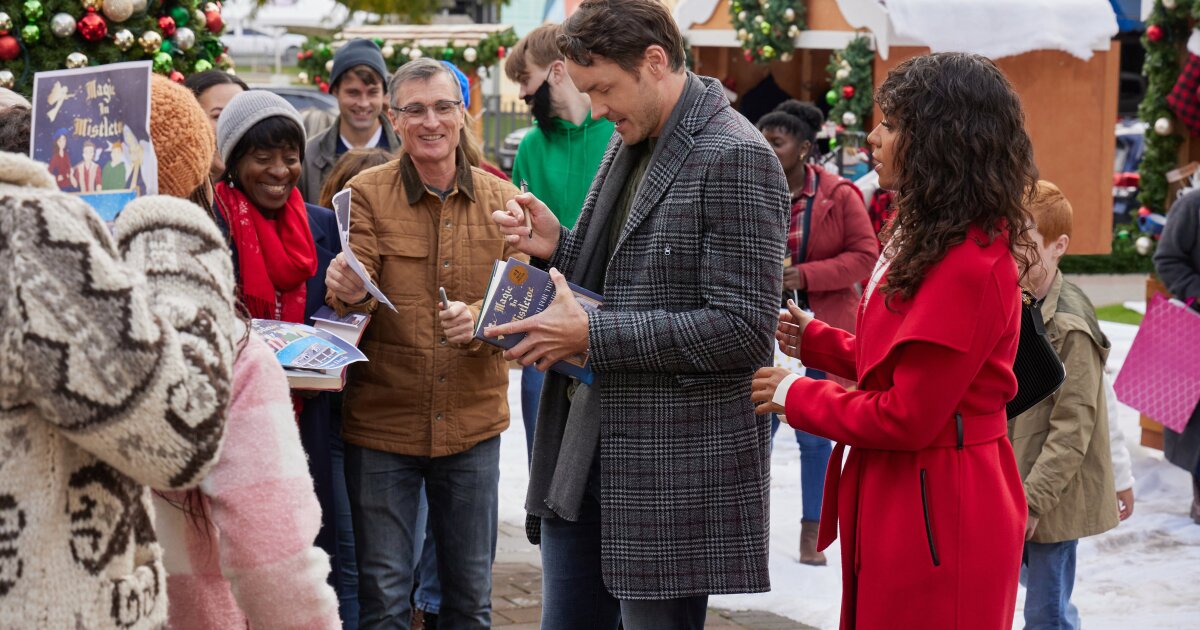 Preview - Magic in Mistletoe | Magic in Mistletoe