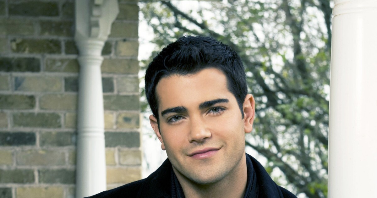 Jesse Metcalfe As Noah Mcmanus On Fairfield Road