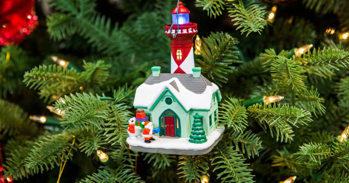 Hallmark Keepsake Ornament Reveal - Holiday Lighthouse 2020 Ornament ...