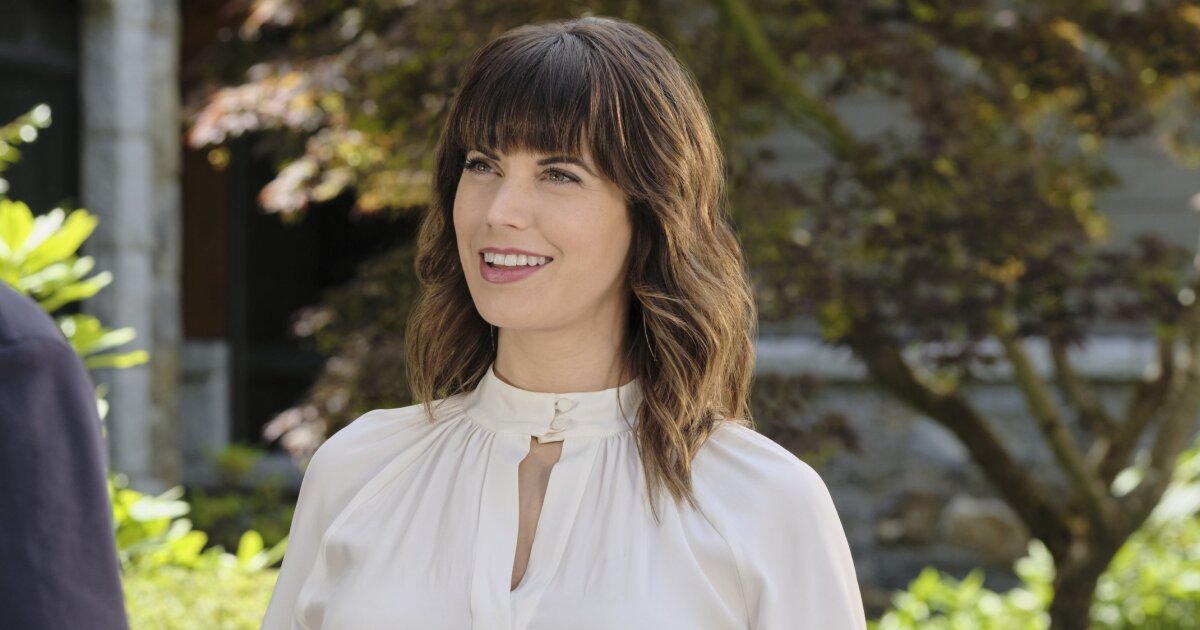 Abby Gets The Buzz on Mick's Past - Chesapeake Shores | Chesapeake Shores